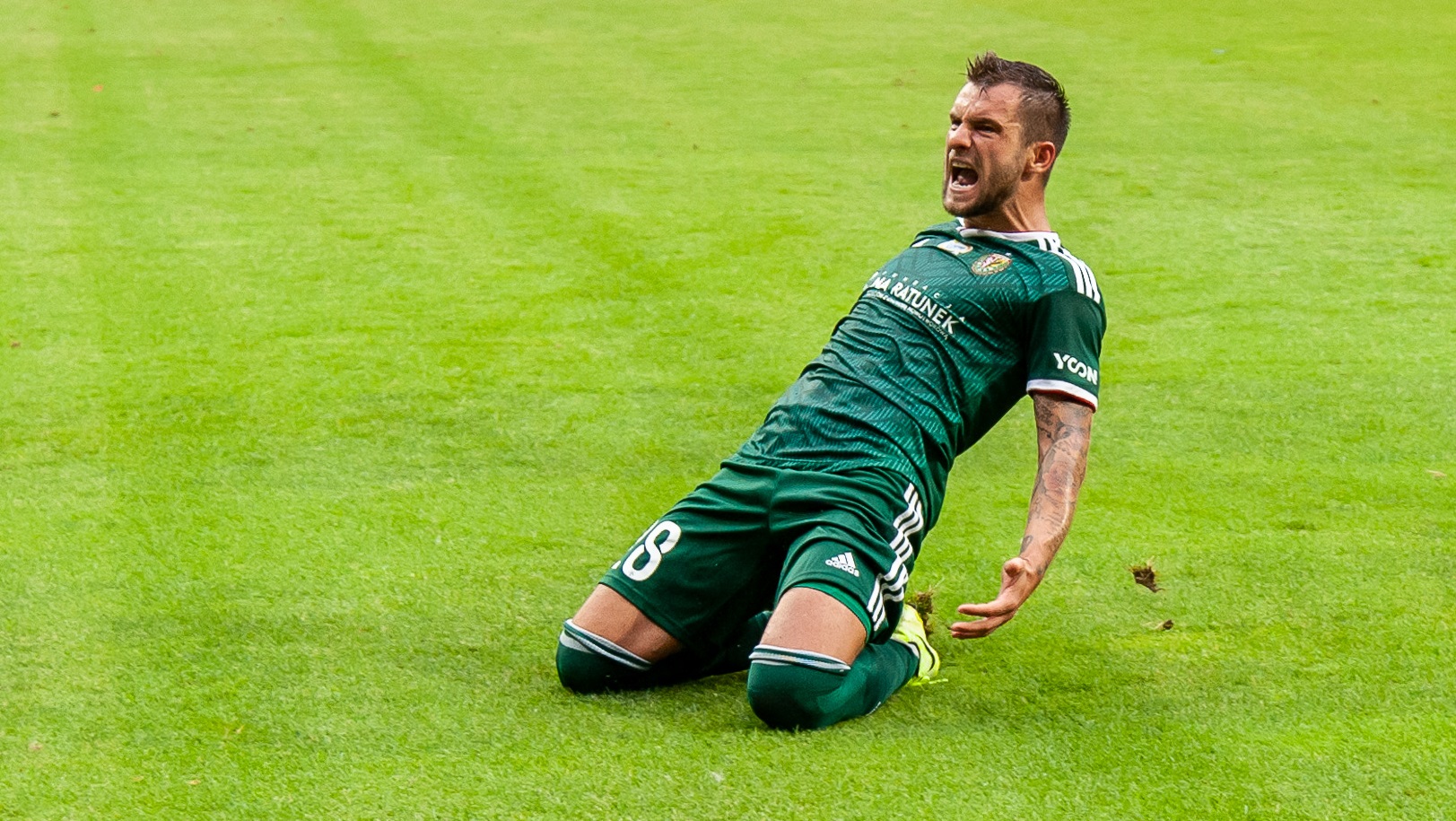 Łukasz Broź: "Jestem dumny z bycia częścią historii polskiej piłki ...